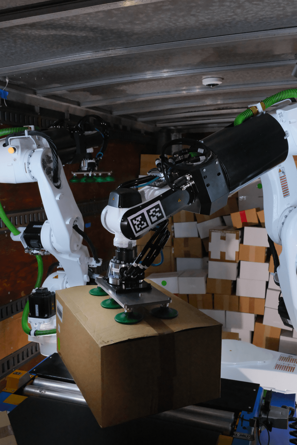 News: Kawasaki Develops 8-Axis Robotic Arm for Dexterity | Kawasaki ...