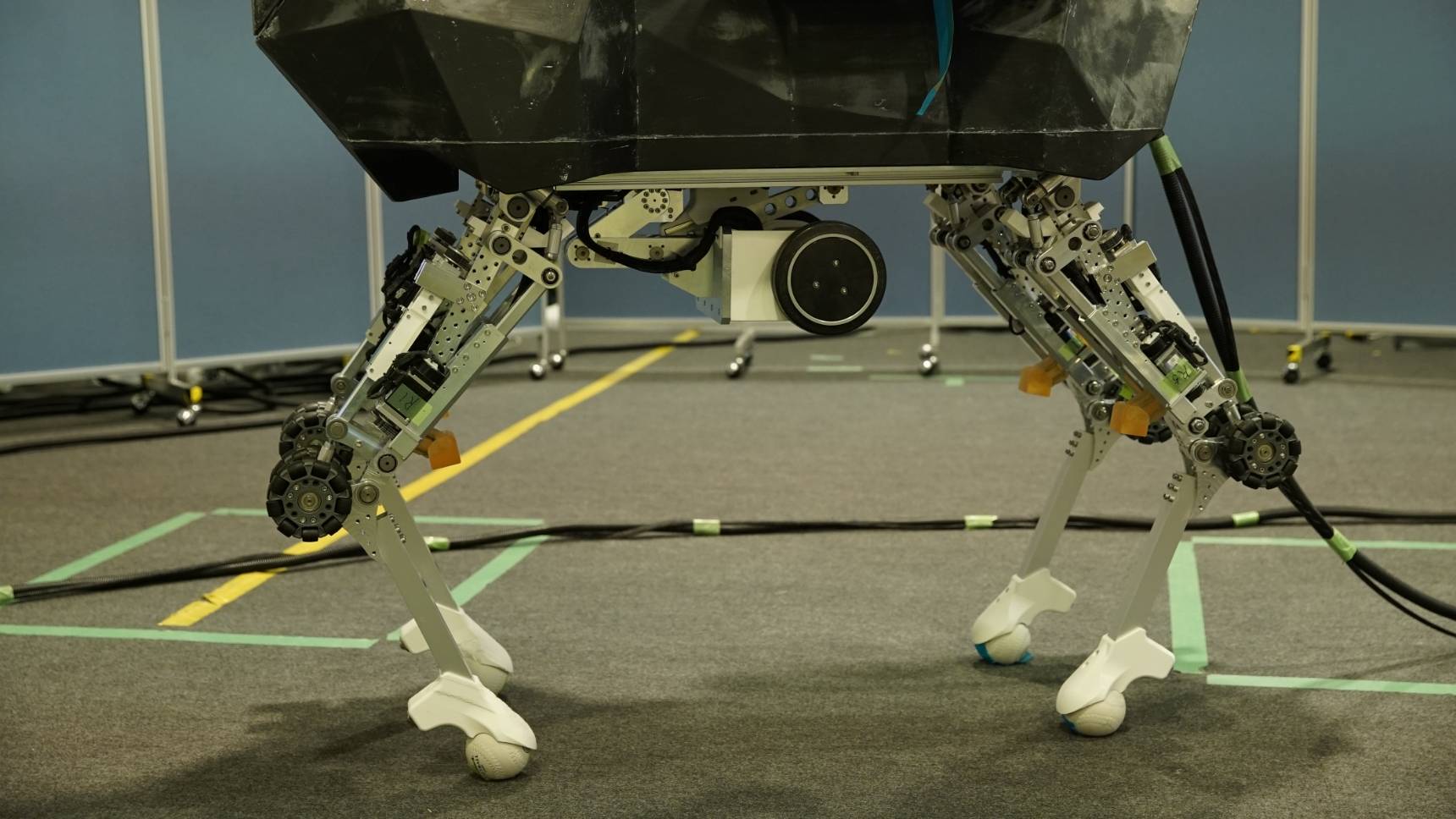 【Robust Humanoid Platform】人共存型ヒューマノイドロボット「RHP Friends」 | 川崎重工の産業用ロボット