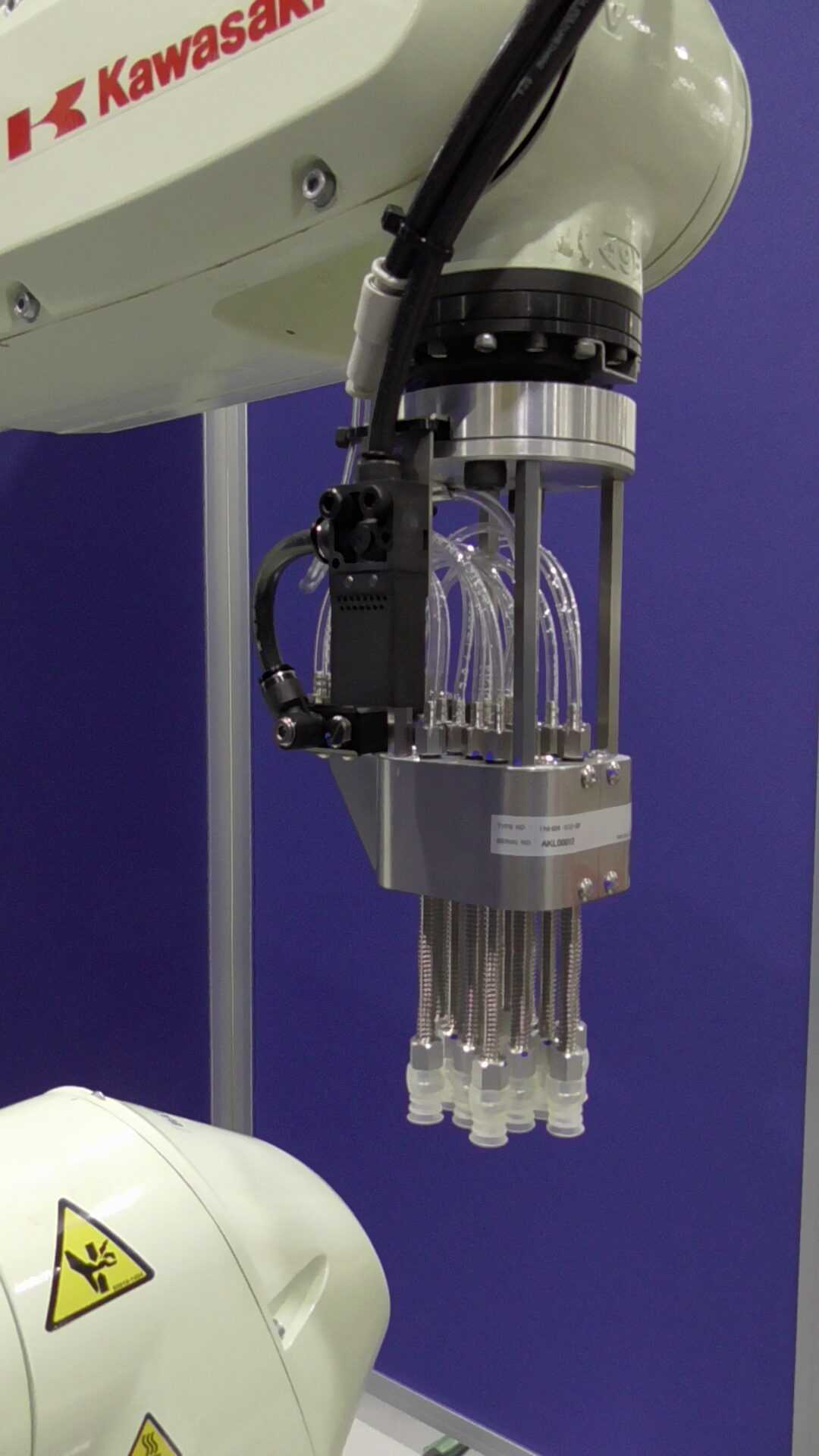 Adaptive Suction Hand | Industrial Robots by Kawasaki Robotics